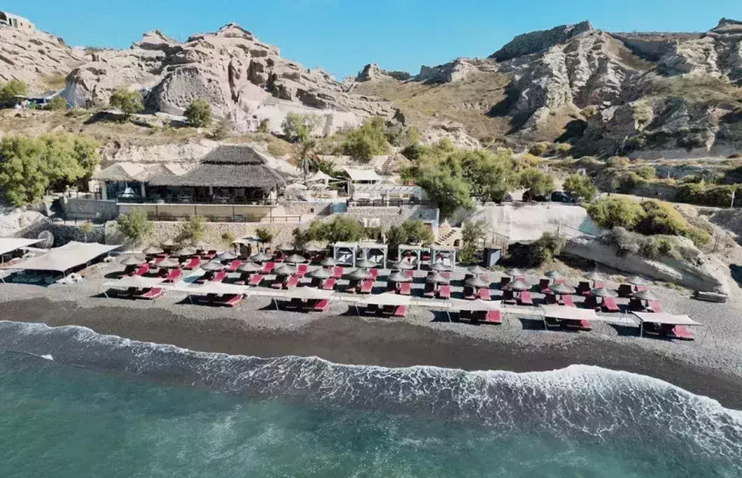 7 of the Best Beach Clubs in Santorini | Enjoy Travel