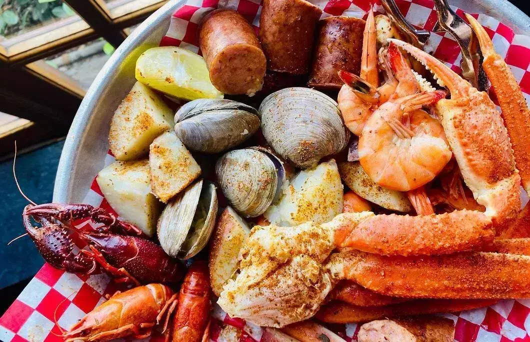 The 7 Best Restaurants for Seafood In Savannah | Enjoy Travel