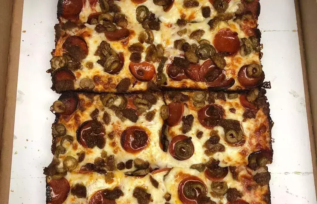The 7 Best Pizzas In Detroit | Enjoy Travel