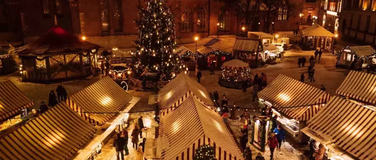 7 Best Dog Friendly Christmas Markets In The UK | Enjoy Travel