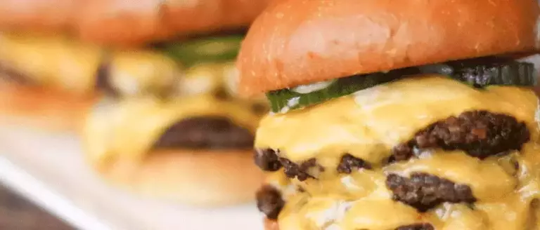 The 25 Best Burgers In Minnesota | Enjoy Travel